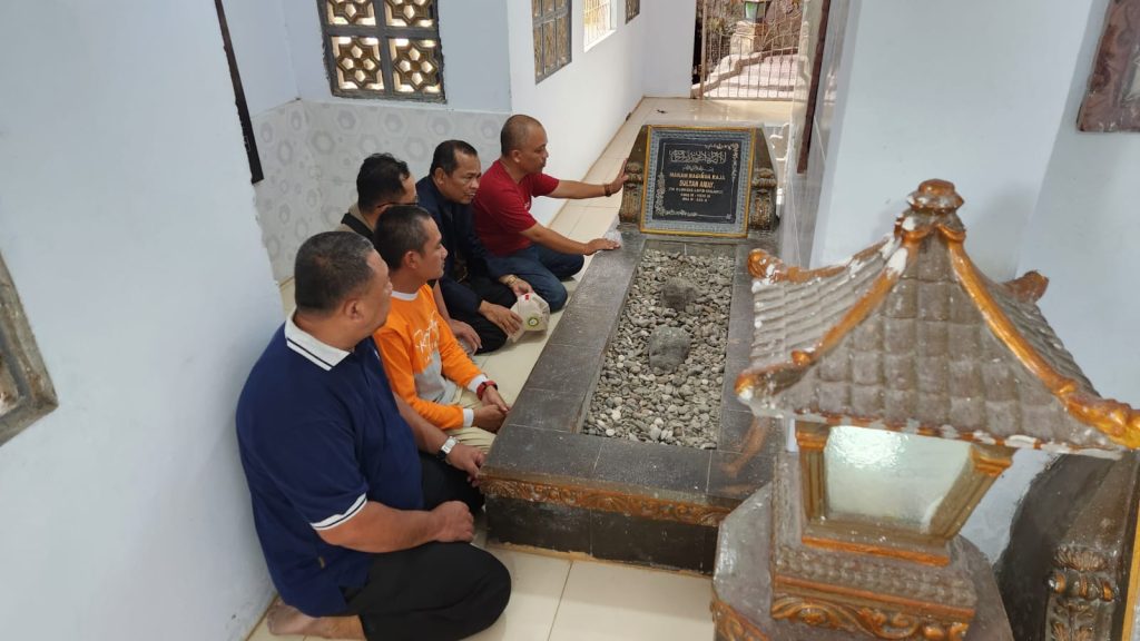 Kontingen IAIN Metro Ziarah Makam Sultan Amai Gorontalo